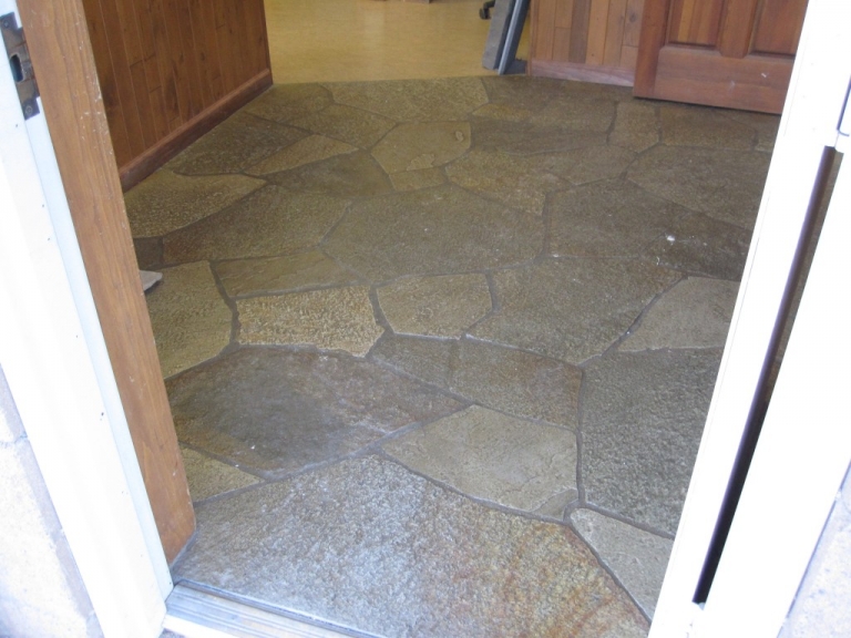 Silver Quartzite Flagstone - Pines Stone Company